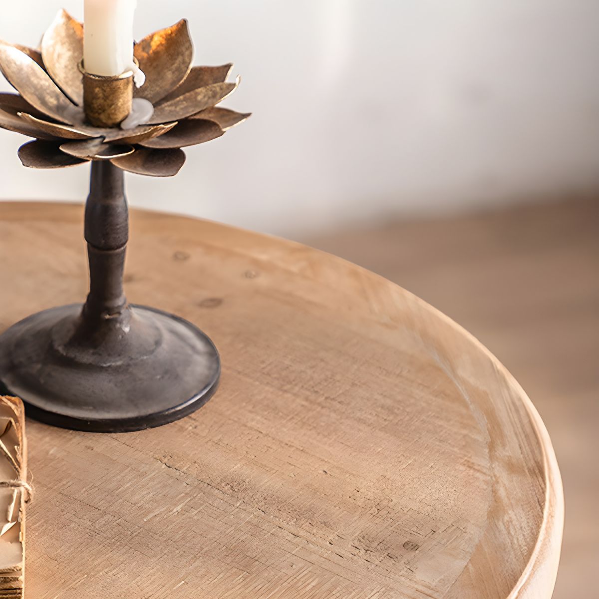 20″ Wide French Country Side Table Round Pedestal Accent Side Table – OVeee